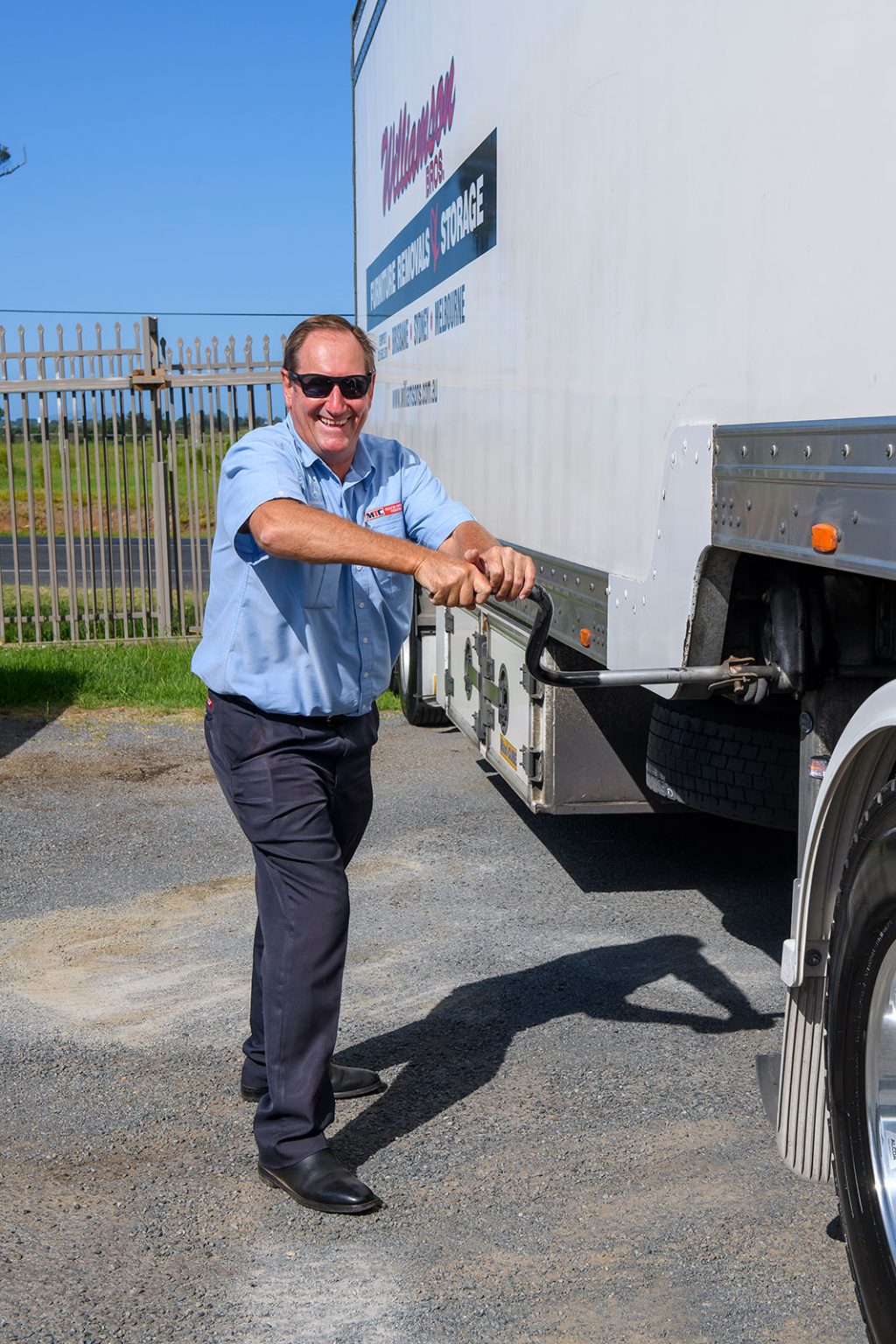 Williamson Bros. take delivery of their new Freightliner Cascadia from ...