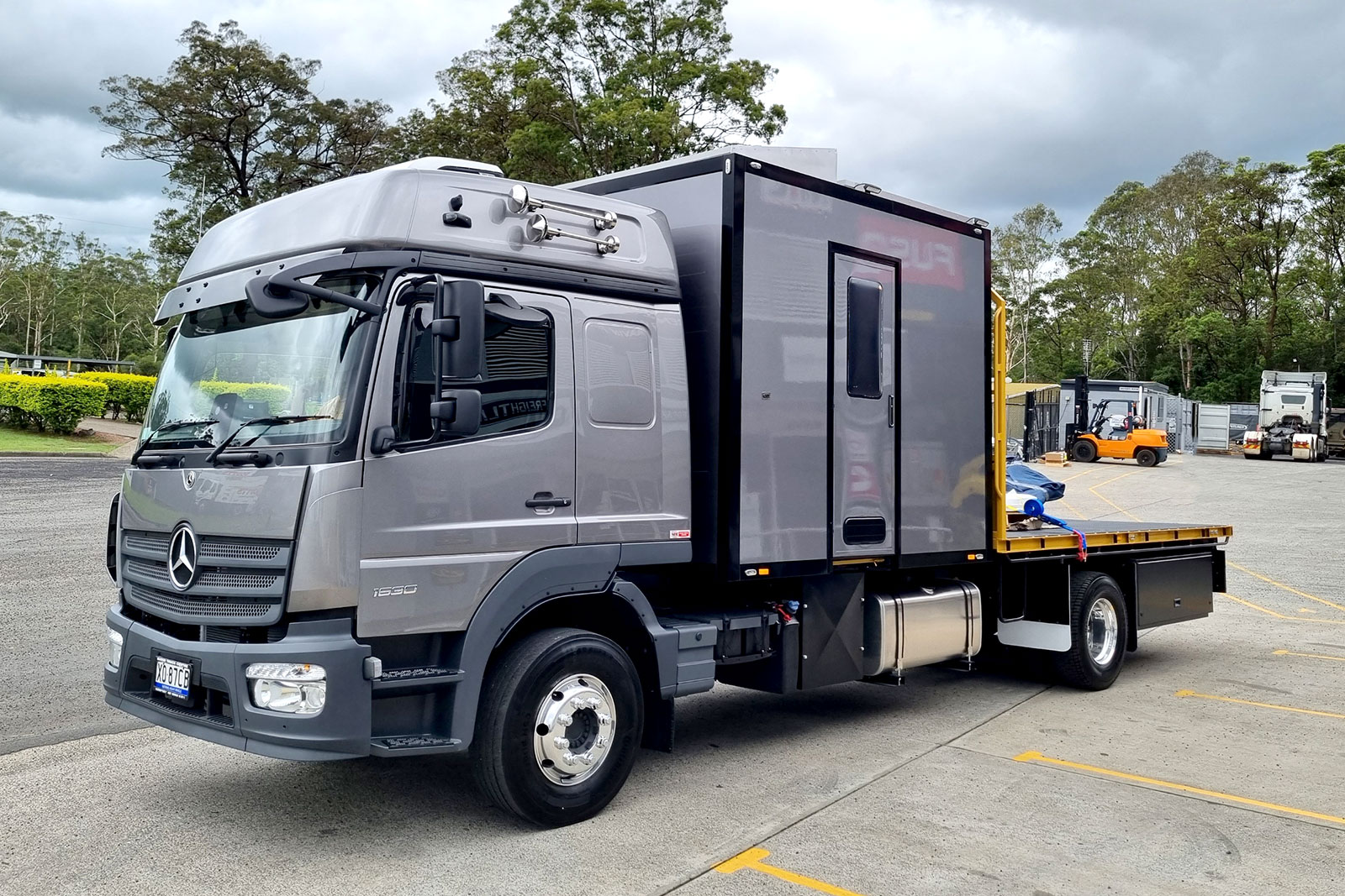 Mercedes Benz Atego with air conditioned dog kennels & kitchenette on ...
