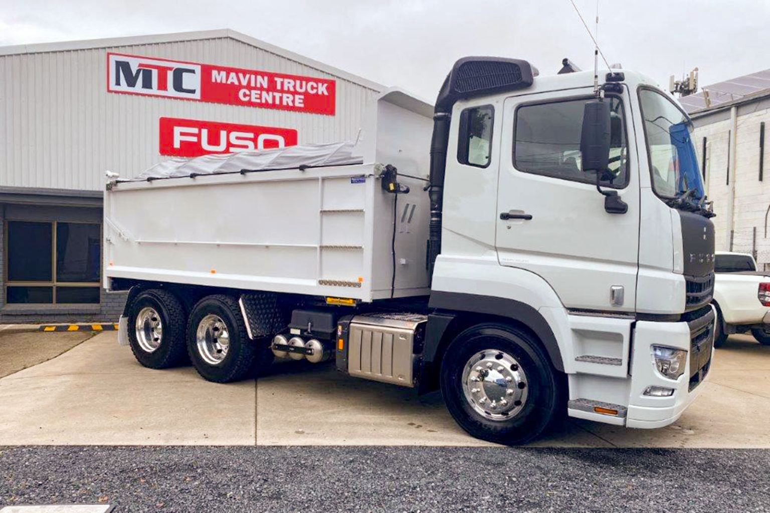 A new Fuso Shogun 510HP with Hardox tipping body delivered by MTC Coffs Harbour – Mavin Truck ...