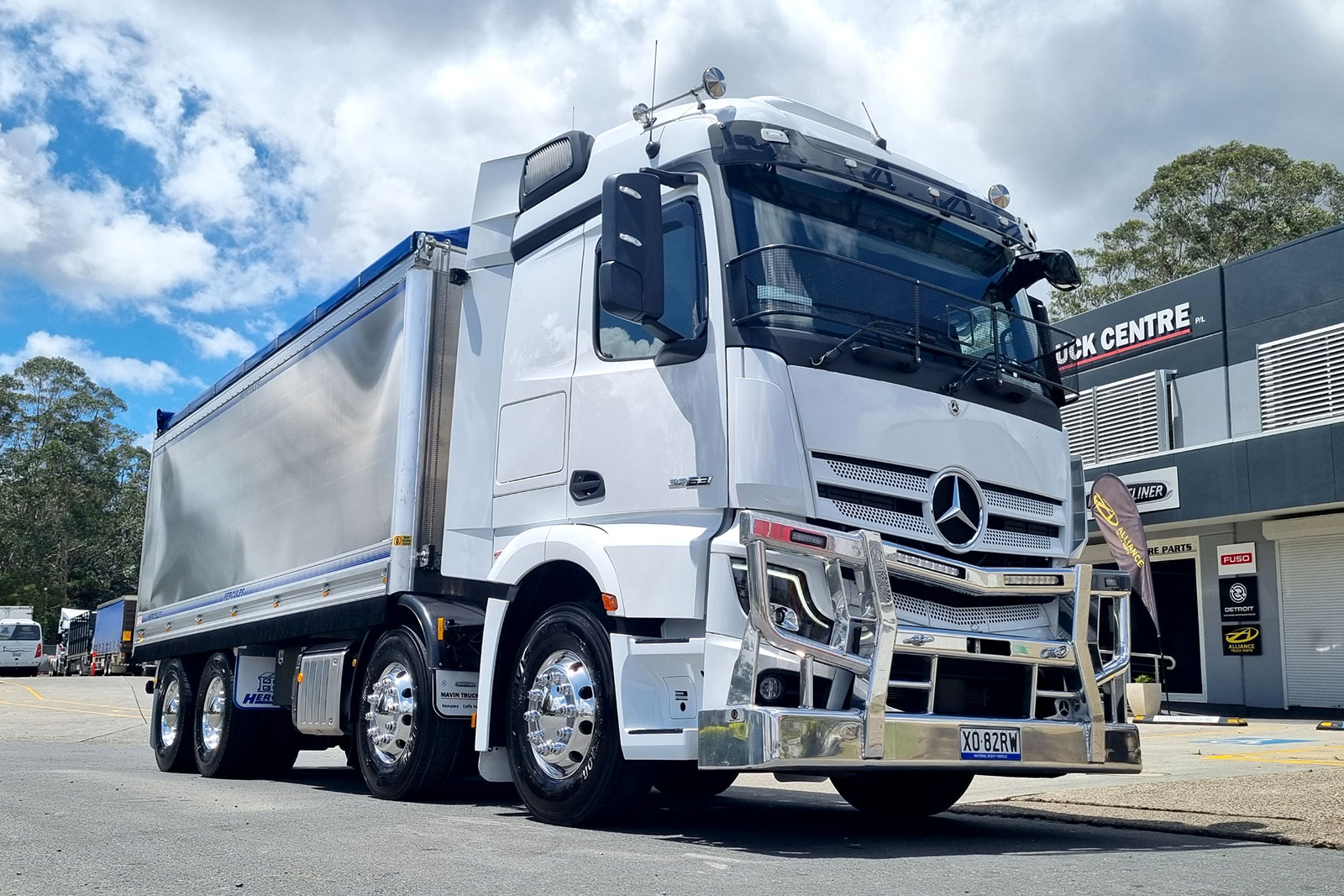 MTC deliver the first 8×4 Actros in Australia with Air Suspension front ...