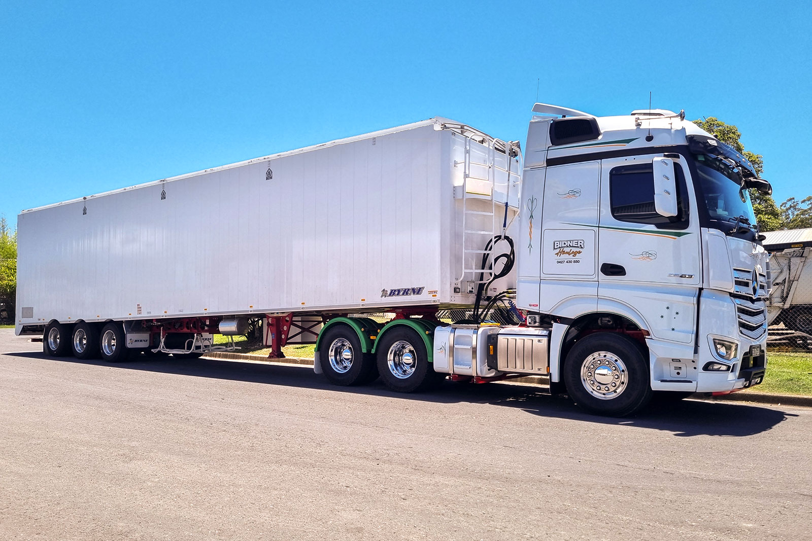 Another 630hp Mercedes-Benz Actros joins the Bidner Haulage fleet ...