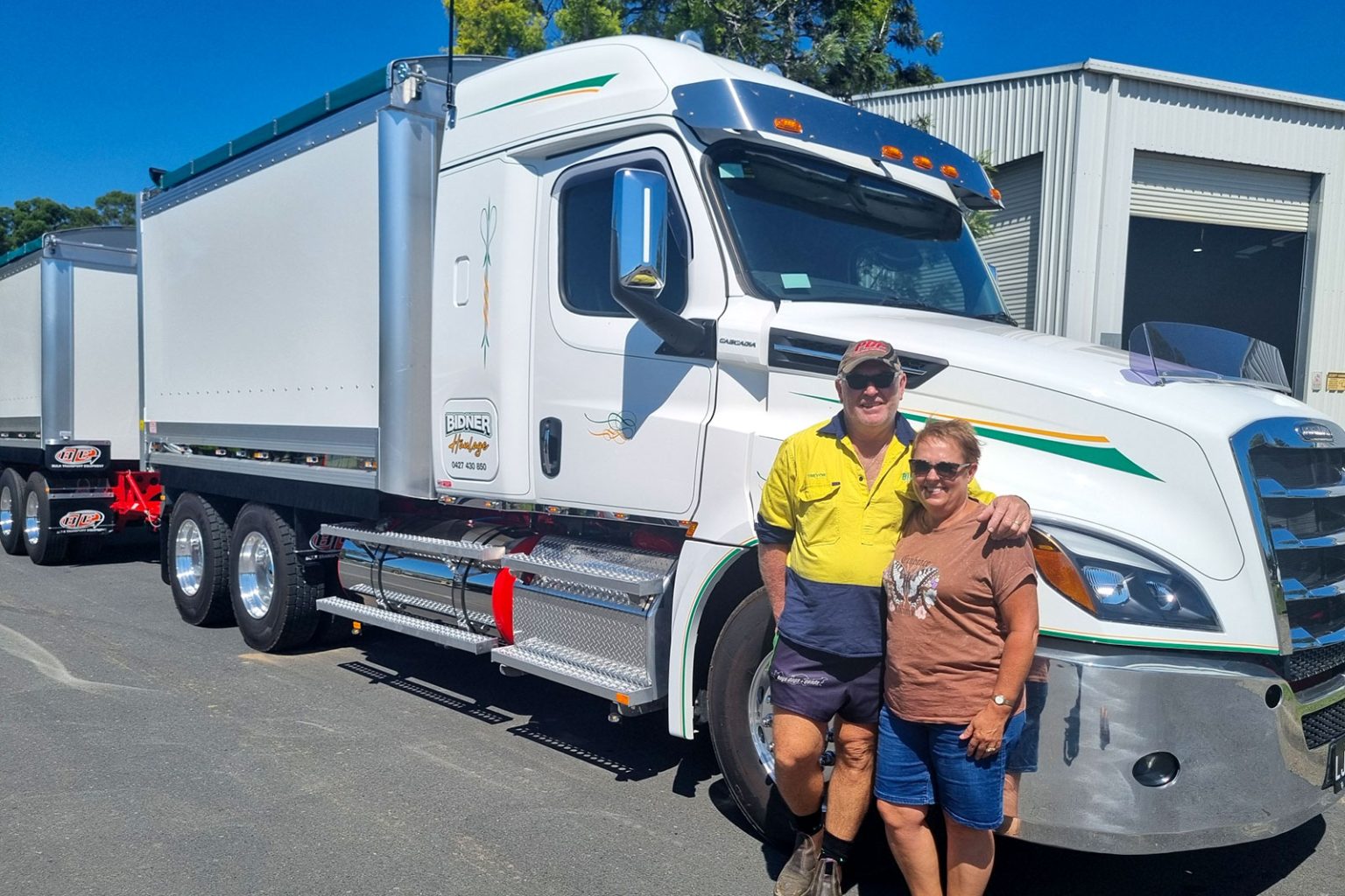 A new Cascadia 126 36”XT Sleeper with a BTE Body and 4 axle Dog Trailer ...