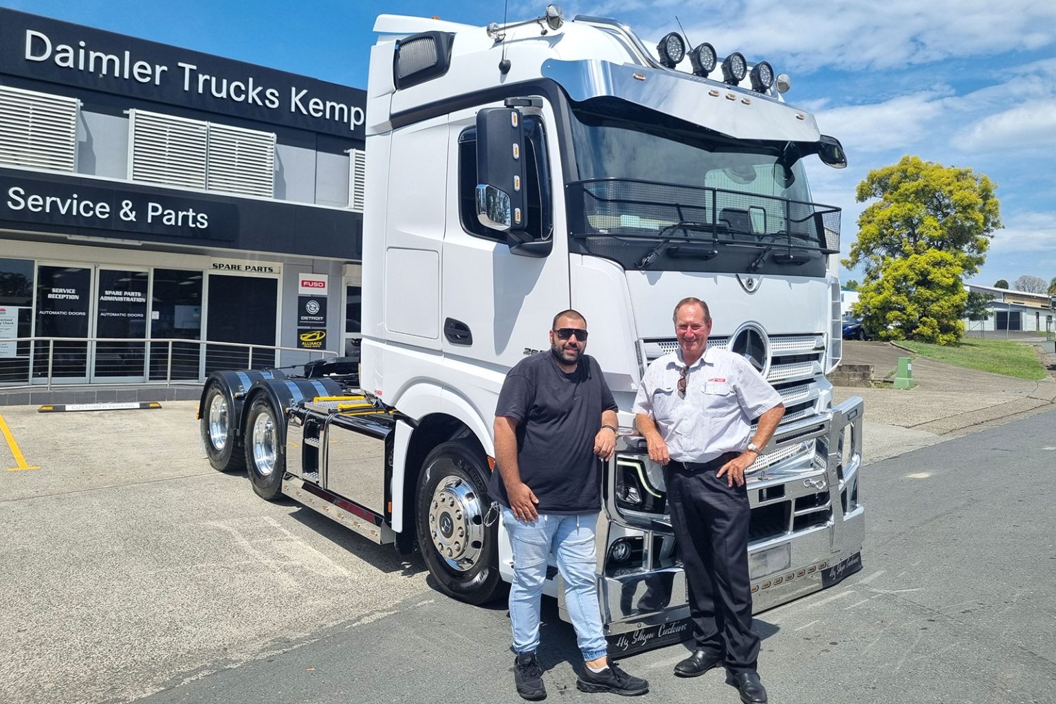 A new custom Mercedes Benz 2663 from MTC joins the Xpress Fleet – Mavin Truck Centre Mercedes ...